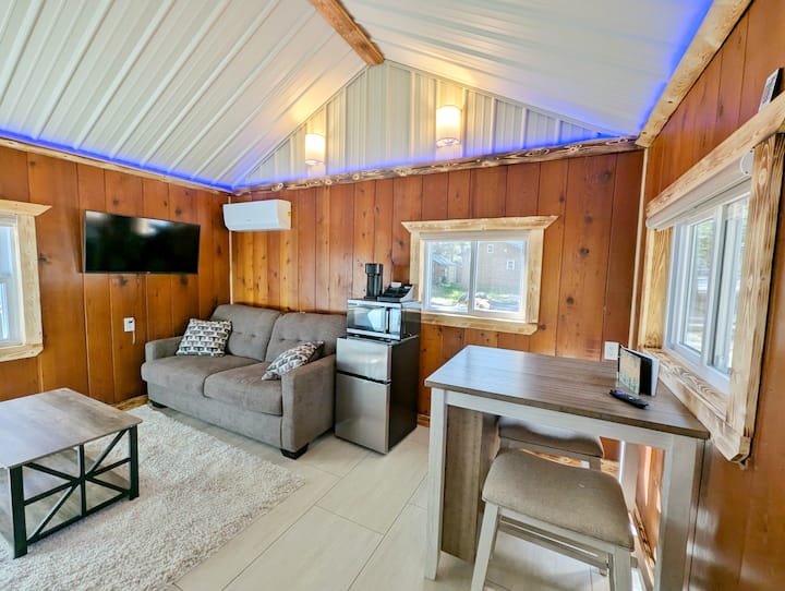 Fireside Cabins | Couples Cabin & Pet Friendly - Baraboo, WI