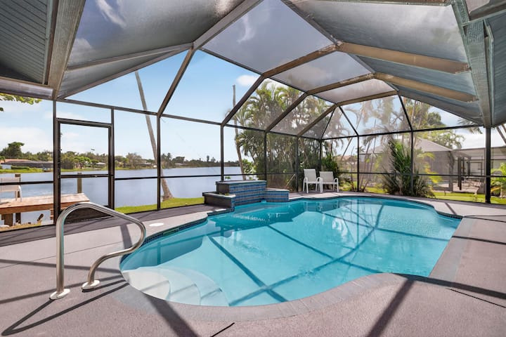 Lakefront Home: Heated Pool, Minutes From Sanibel! - Sanibel, FL