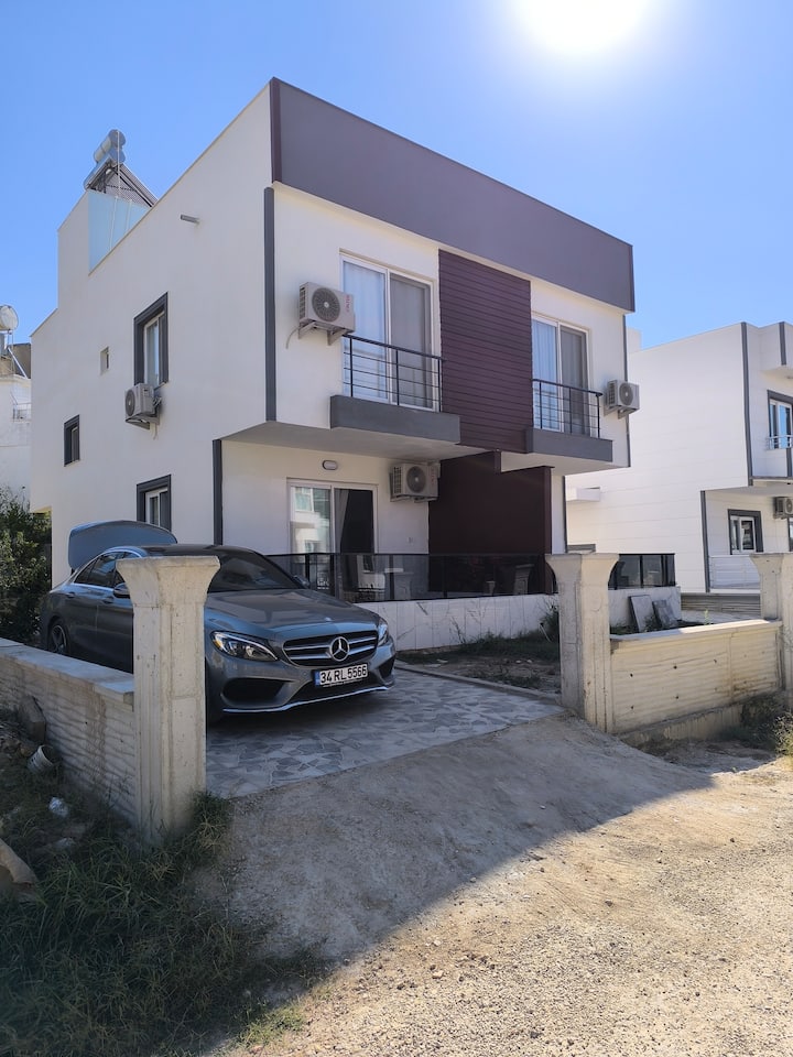 Denize 150 Metre Olan 3+1 Villamiz Kiralıktır - Silifke