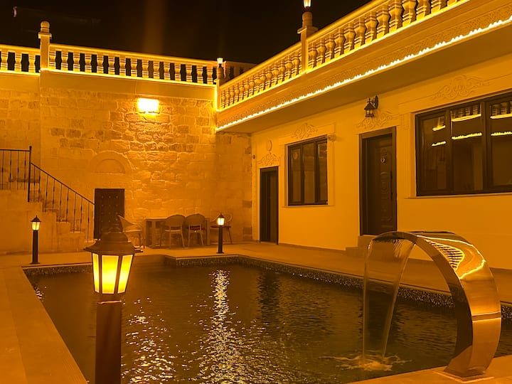 Havuzlu Taş Konakta - Midyat