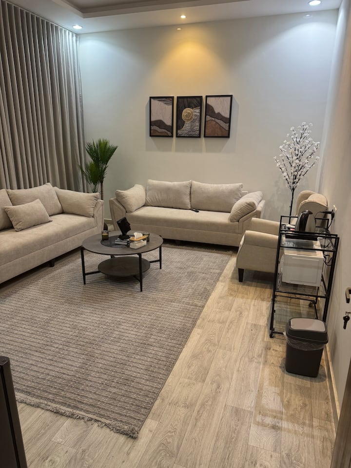 شقق السعادة العوالي
غرفة نوم وصالة مريحة ومطبخ - Riyadh