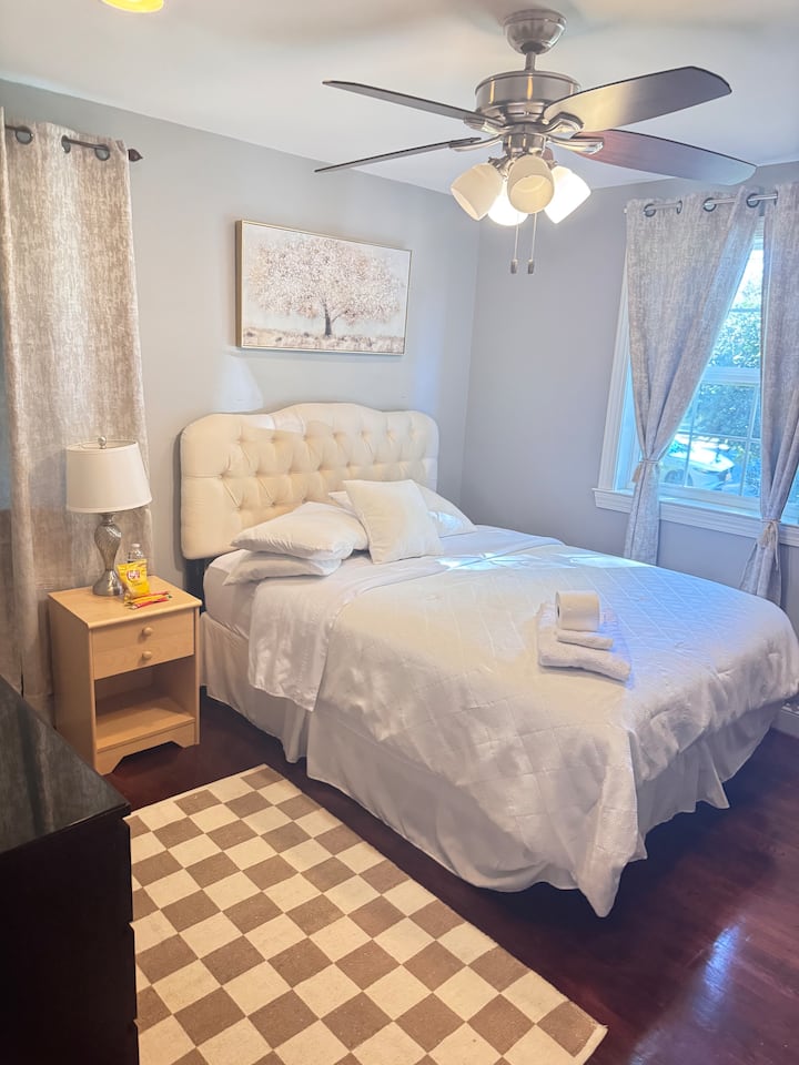 Cozy Retreat Near Gmu. Queen Bed - Fairfax, VA