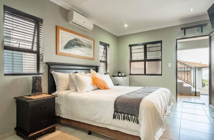 Aloes No. 21: Room 1 - Kingsburgh