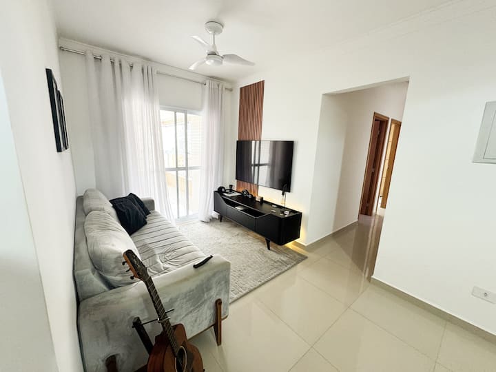 Apartamento De 2 Dormitórios No Canto Do Forte - Santos