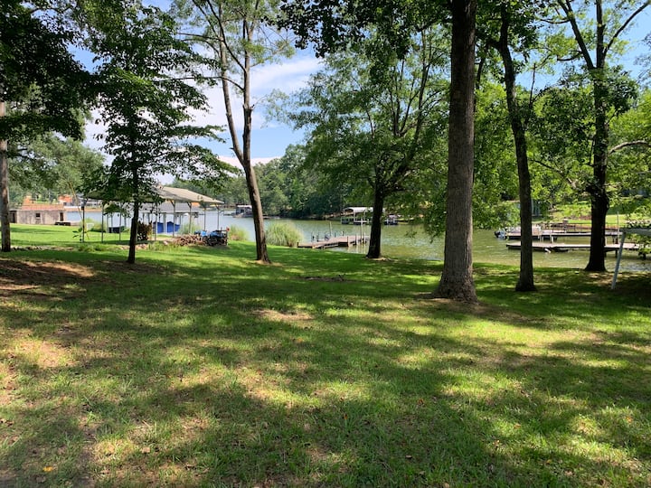 Lakefront Cottage With Small Dock - Richard B. Russell Lake