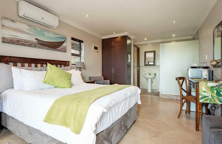 Aloes No. 21: Room 3 - Amanzimtoti