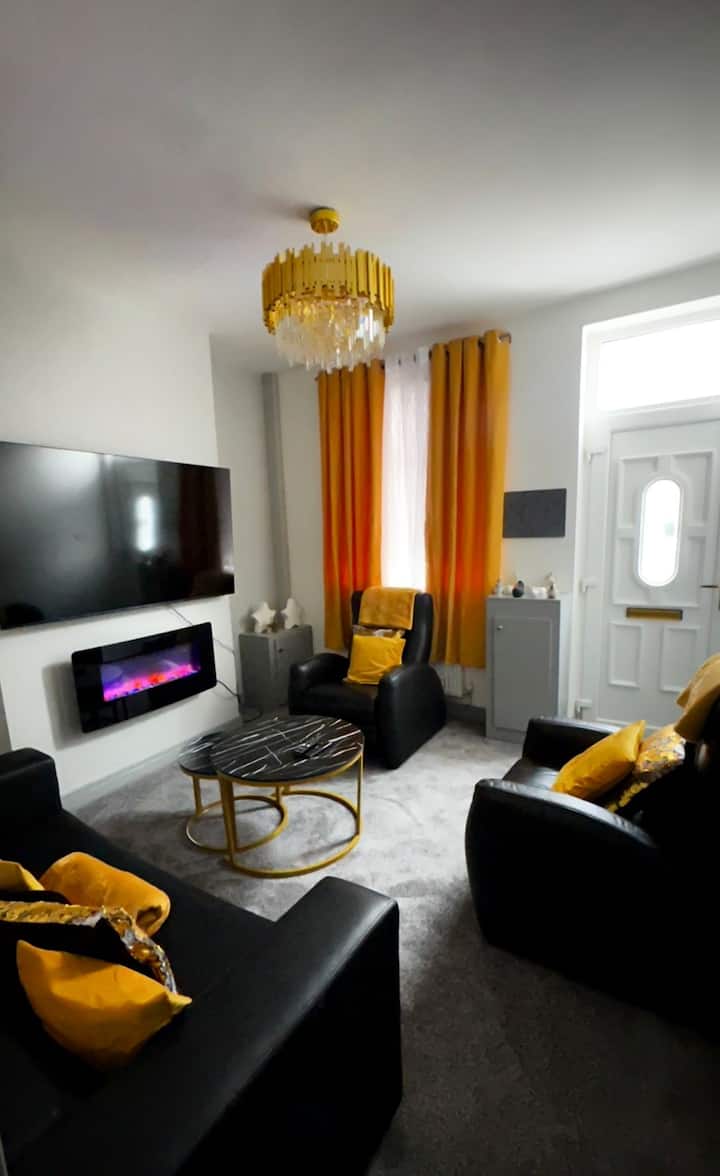 Degoldairbnb Ltd - Stoke-on-Trent