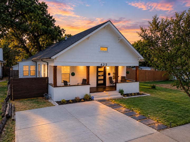 Walk To Stadiums | 3br | Sleeps 8 | Fenced Yard - Arlington, TX