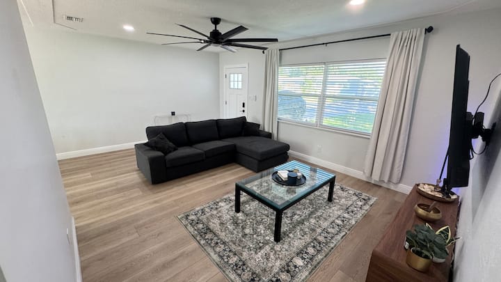 Modern 2br Home Minutes From Downtown St. Pete - St. Petersburg, FL