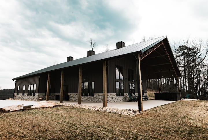 Blue Ridge View Barndo | Near Hidden Hill Venue - Morganton, NC