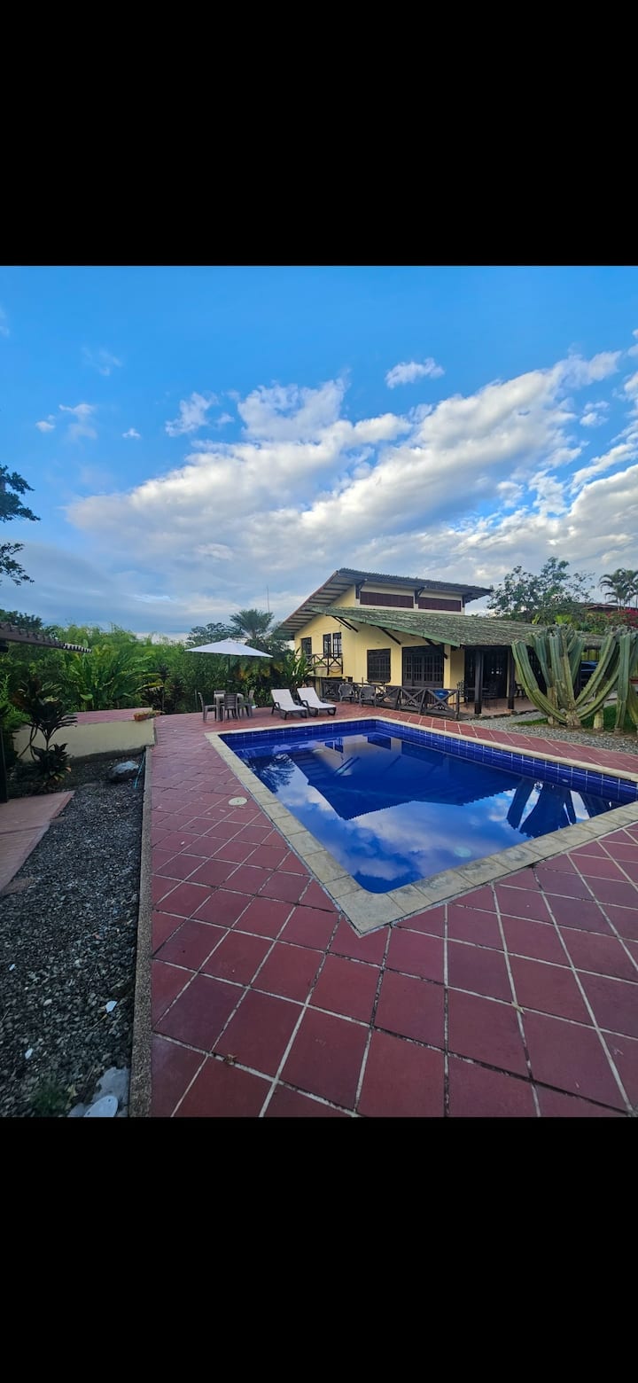 ¡Finca La Arboleda Alojamiento Completo! - Montenegro