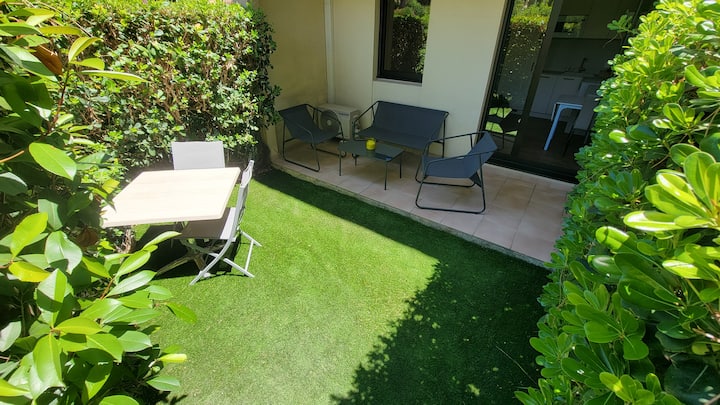 Studio Familial Avec Piscine Partagée Proche Plage - IBIS Cannes Mouans Sartoux parking gratuit