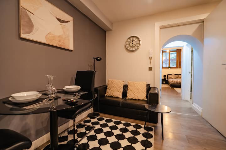 Spacious One-bedroom Apartment - Near City Centre - Cardiff