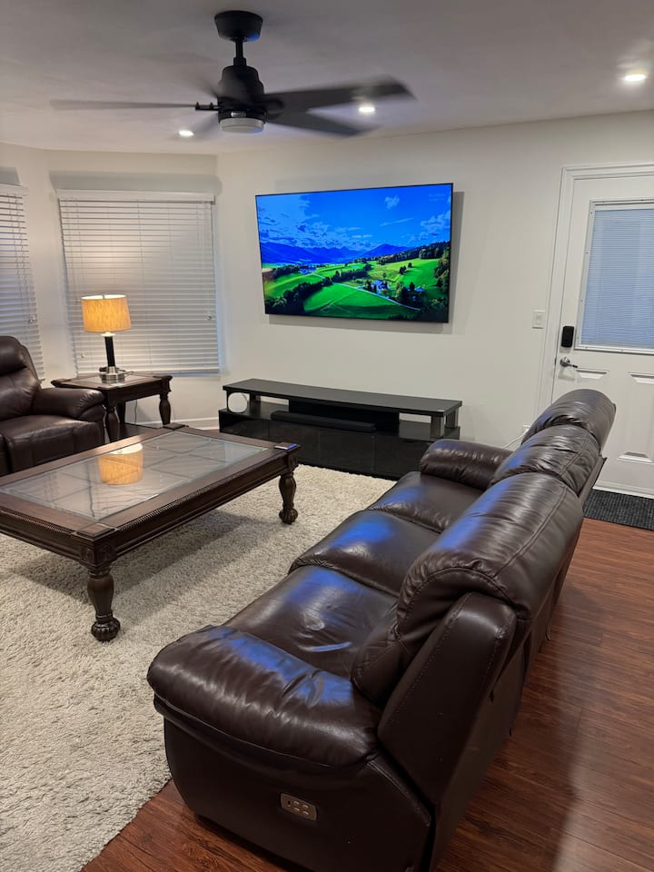 Private Suite | Self Check-in | Near Yvr & Ferries - Canada