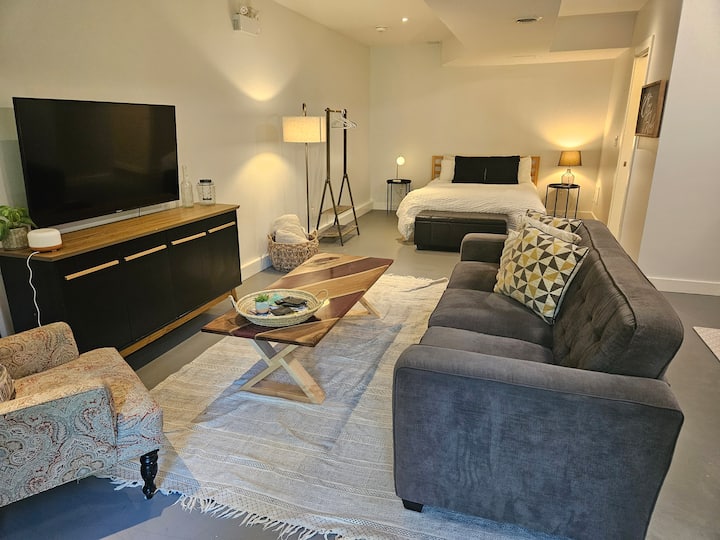 Studio Apartment Across From Lake Couchiching - Orillia
