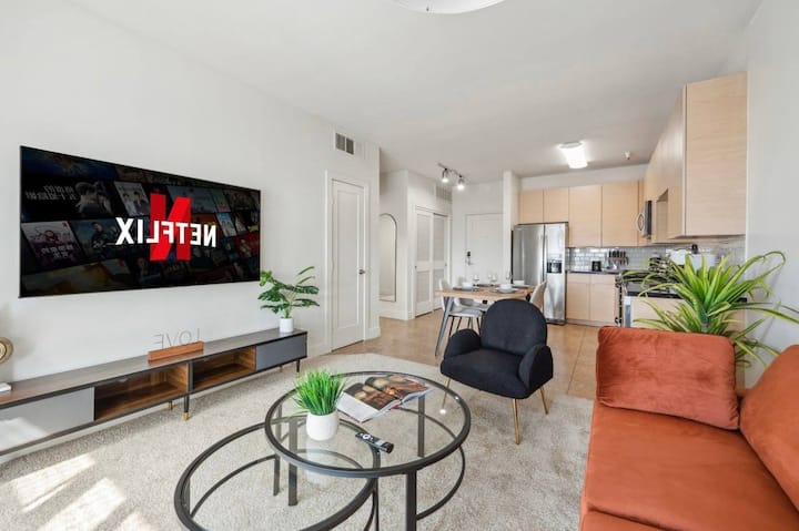 Marina Oasis | Stylish Stay With Pool & Parking - Marina del Rey, CA