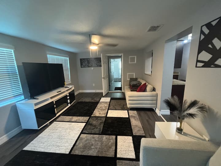 Newly Remodeled Gem - Lakeland, FL