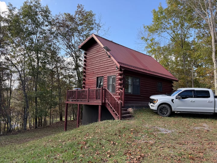 “Ol Red” Rustic Lewisburg Cabin (Dog Friendly) - Lewisburg, WV
