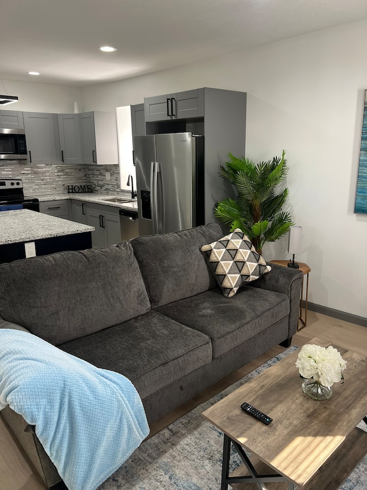 Cozy Freshly Remodeled Easy Access To Many Roads - Kansas City, KS