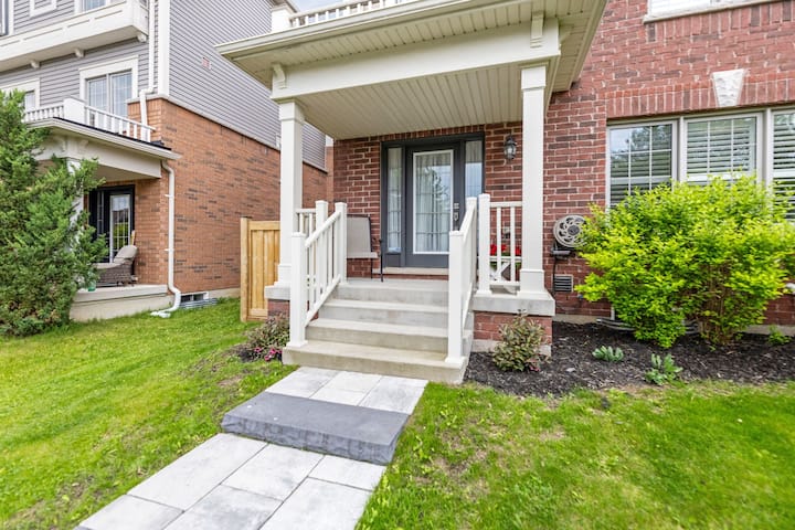 Caledon East Townhouse - Caledon, ON, Canada