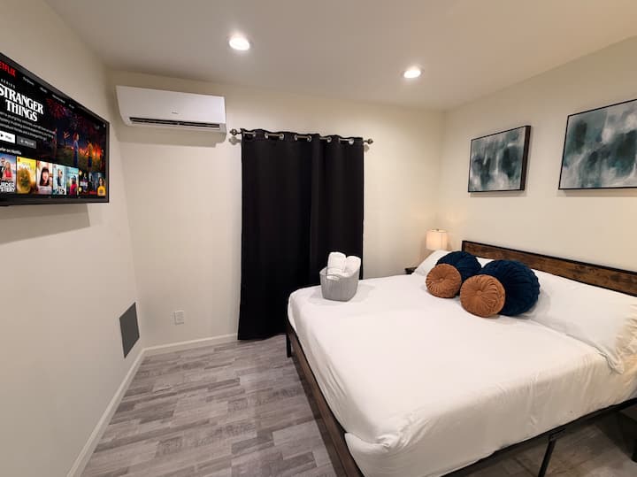 Clean & Stylish 2br • Near Village • Superhost - La Verne, CA