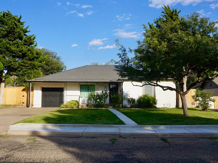 Wonderful Wolflin Retreat - Amarillo, TX