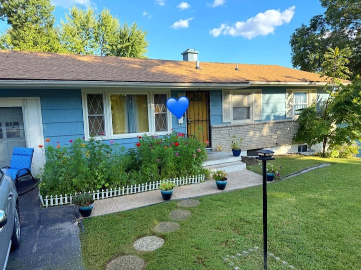 Your Kc World Cup Hq. 3 Miles To Stadium. Sleeps 4 - Kansas City, MO