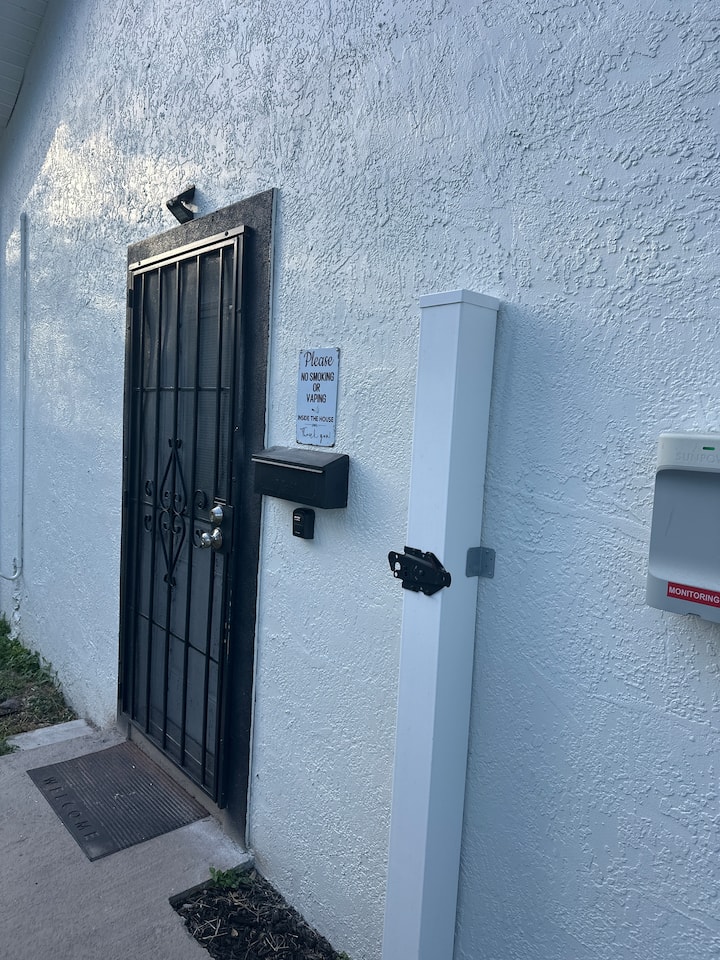 Relax In Peace, Located Inside A Private One Acre - Riverview, FL