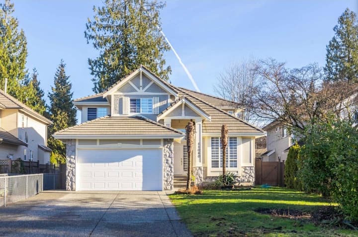 Modern Suite In Fraser Heights - Surrey