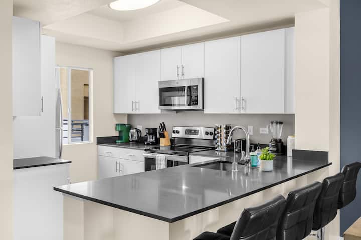 Best Location Large Floor Plan 3 Beds Newport - Costa Mesa, CA