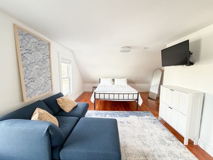 Captain's Quarter's Downtown Bristol - Bristol, RI