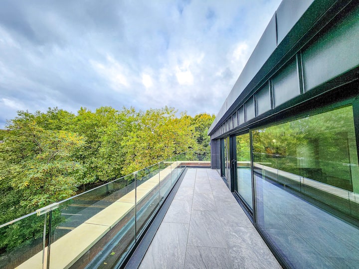 Luxury 3 Bedroom Penthouse Apartment - Manchester