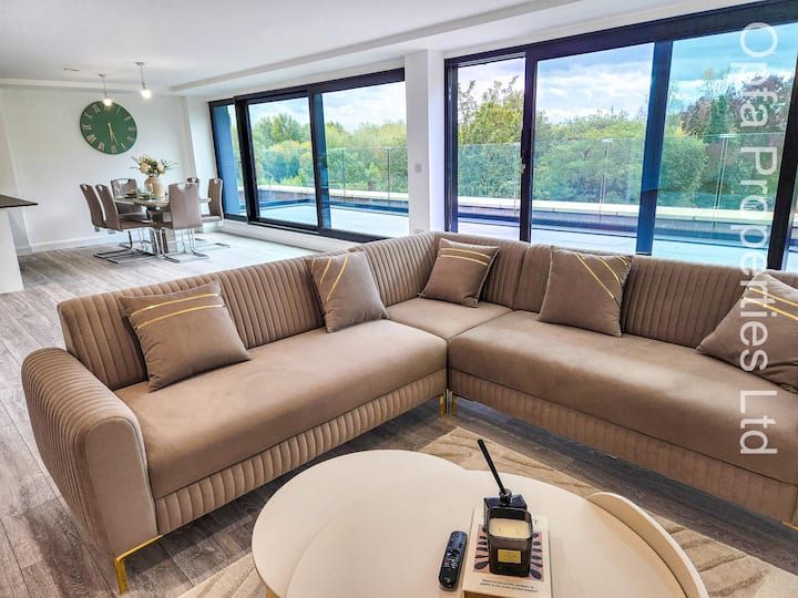 Luxury 3 Bedroom Penthouse Apartment - Manchester
