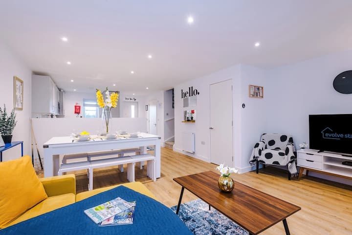 Modern 3-bed House | Pool Table | Free Parking - Mánchester