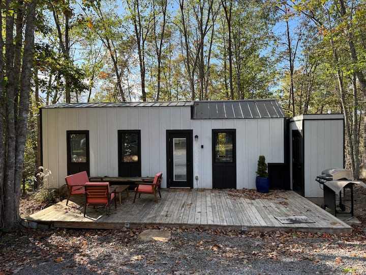 Private Lewisburg Tiny Home (Dog Friendly) - Lewisburg, WV