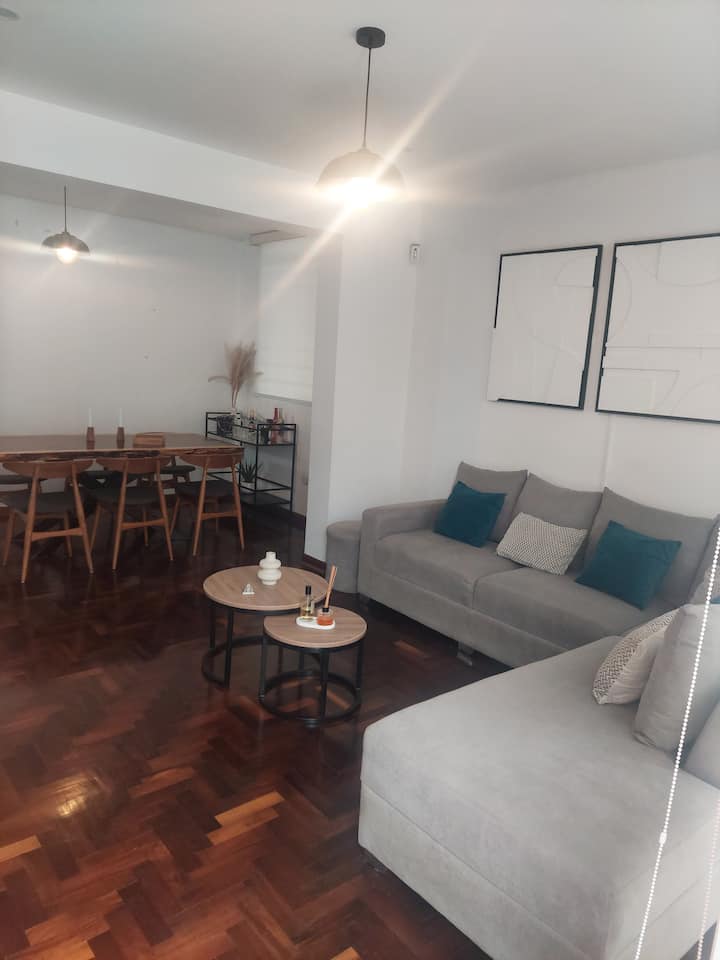 Departamento En 1 Piso Con Sala Amplia Y Cochera - Pérou