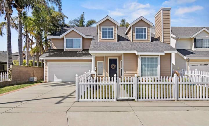 Coastal Home In Huntington Beach - Huntington Beach, CA