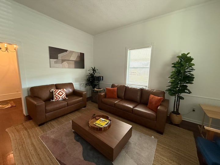 Charming 2-bedroom/1 Bath Near Everything - Broadway Lake, SC