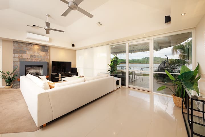 Bellbridge Bliss- Lakeside Luxury At Its Best! - Albury