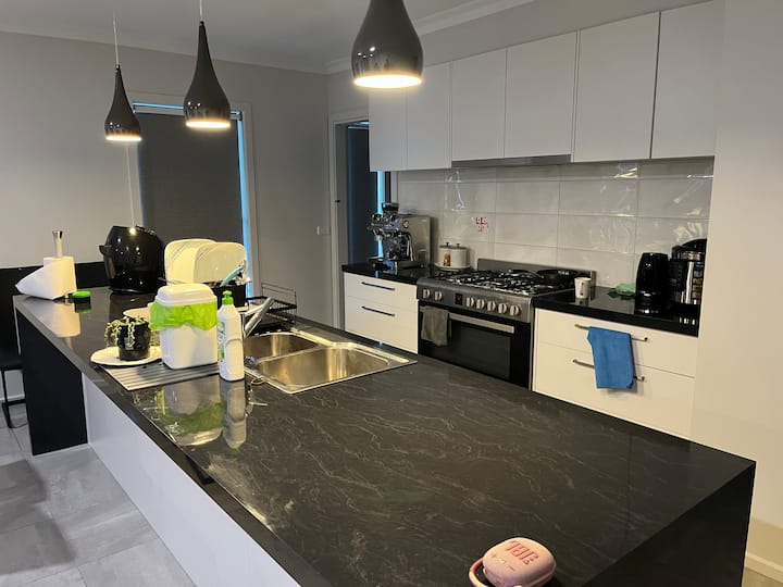 2 Rooms In Beautiful Modern House - Bendigo