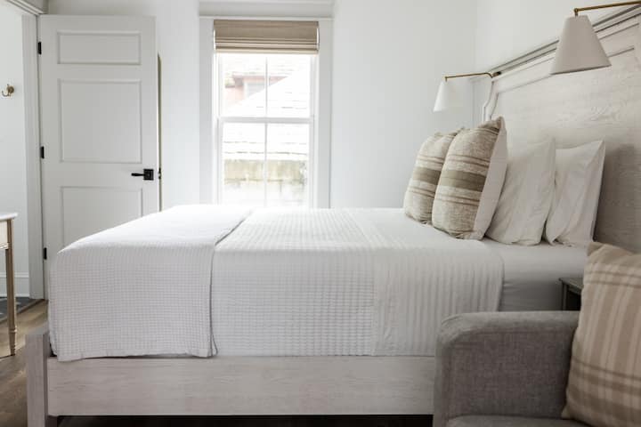 07 Lighthouse Room / Downtown W/ King & Kitchen - St. Augustine, FL