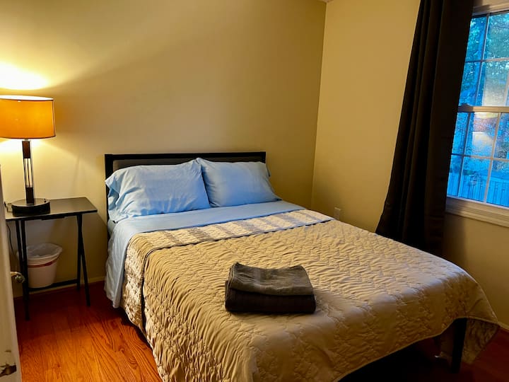 #2 Bedroom - Comfy Bed W/ Closet & Shared Bath - Fairfax, VA