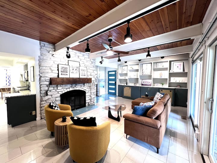 Stunning Mid-century Home Near Airport/downtown In - Avon, IN