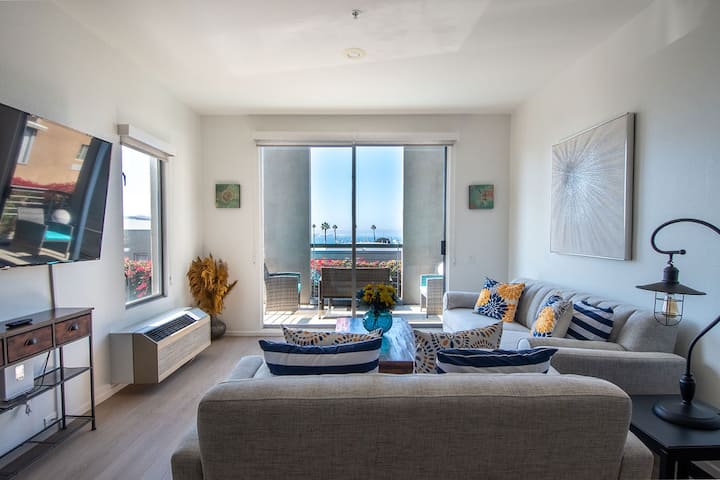 Little Italy Condo • 6 Guests • Epic Rooftop Views - Little Italy - San Diego