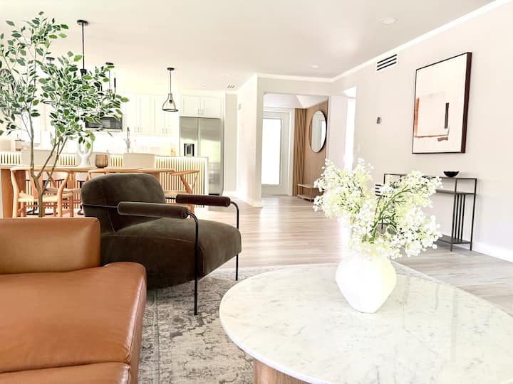 Luxe Pga National Retreat | 2br/2ba W/ Balcony - Palm Beach Gardens, FL