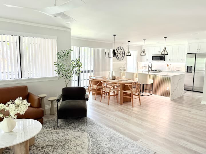 Luxe Pga National Retreat | 2br/2ba W/ Balcony - Palm Beach Gardens, FL