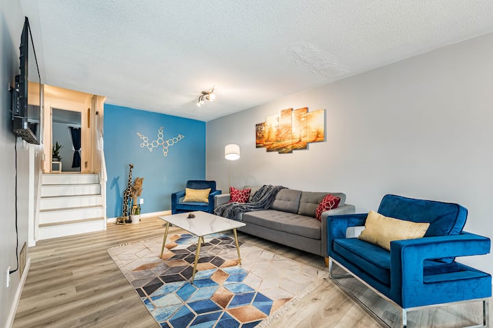 Fresh 3 Bdrm Private Home. King & 3 Double Beds. - Brampton