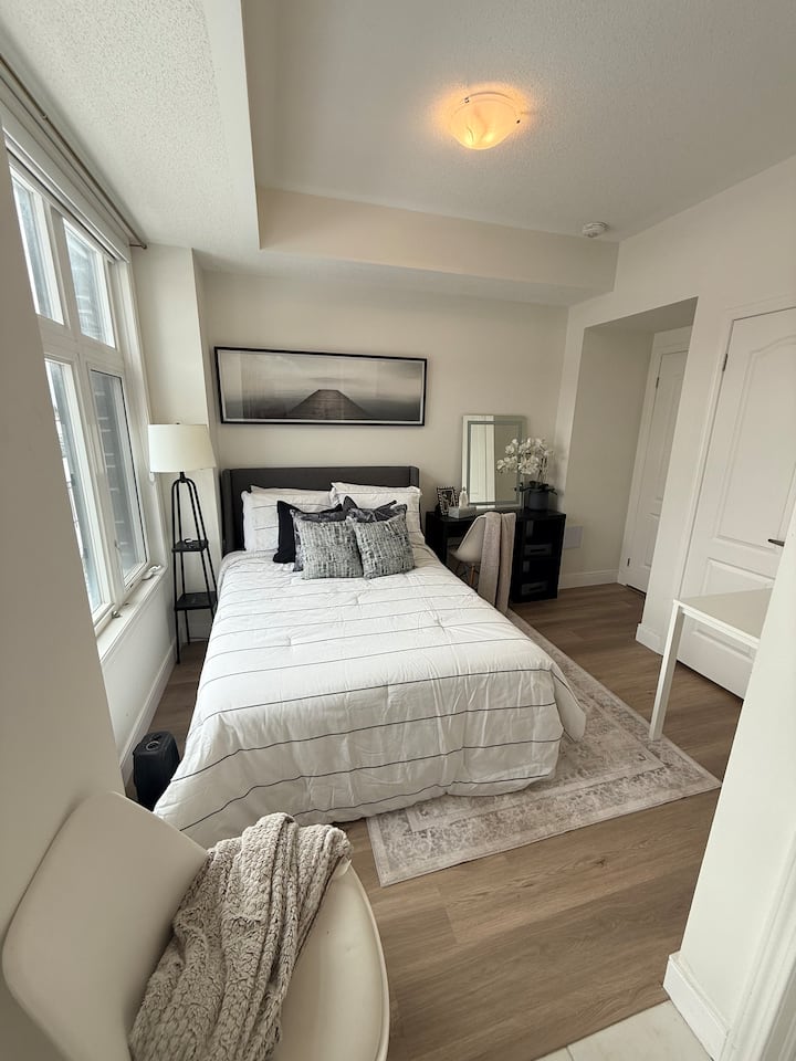 Brand-new Private Studio Walkable Shops & Transit - Oshawa