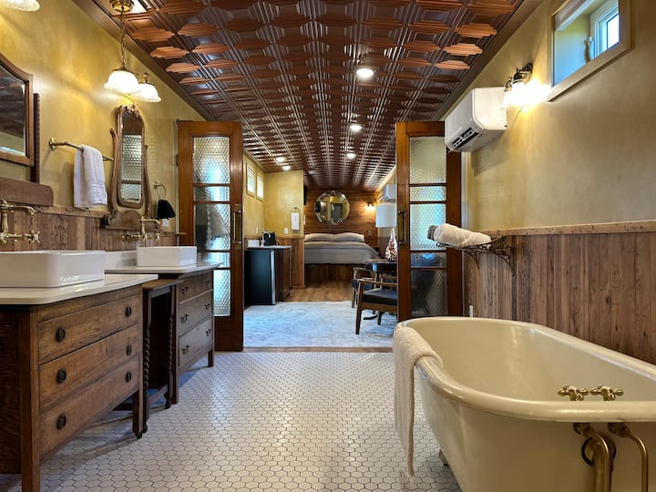 Whistle Hill Crossing Accommodations: Boxcar Suite - Soldotna, AK