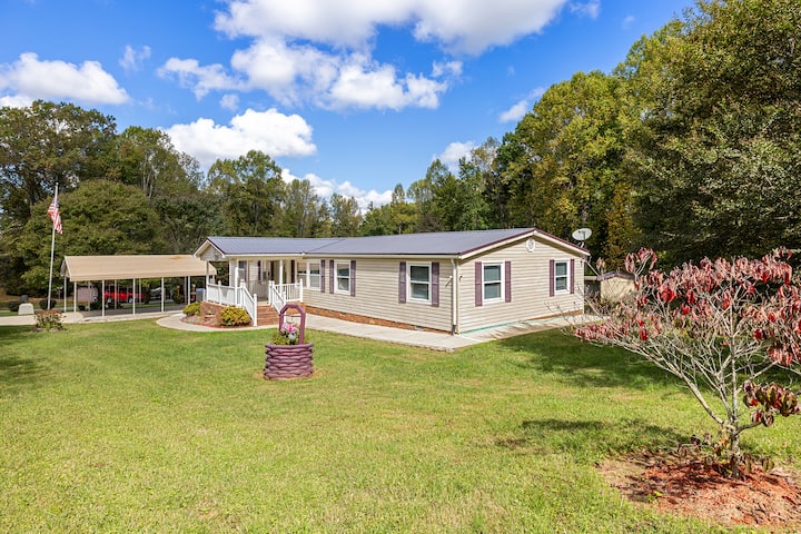 Spacious 3br Retreat On 1 Acre — Near Lake Norman - Statesville, NC